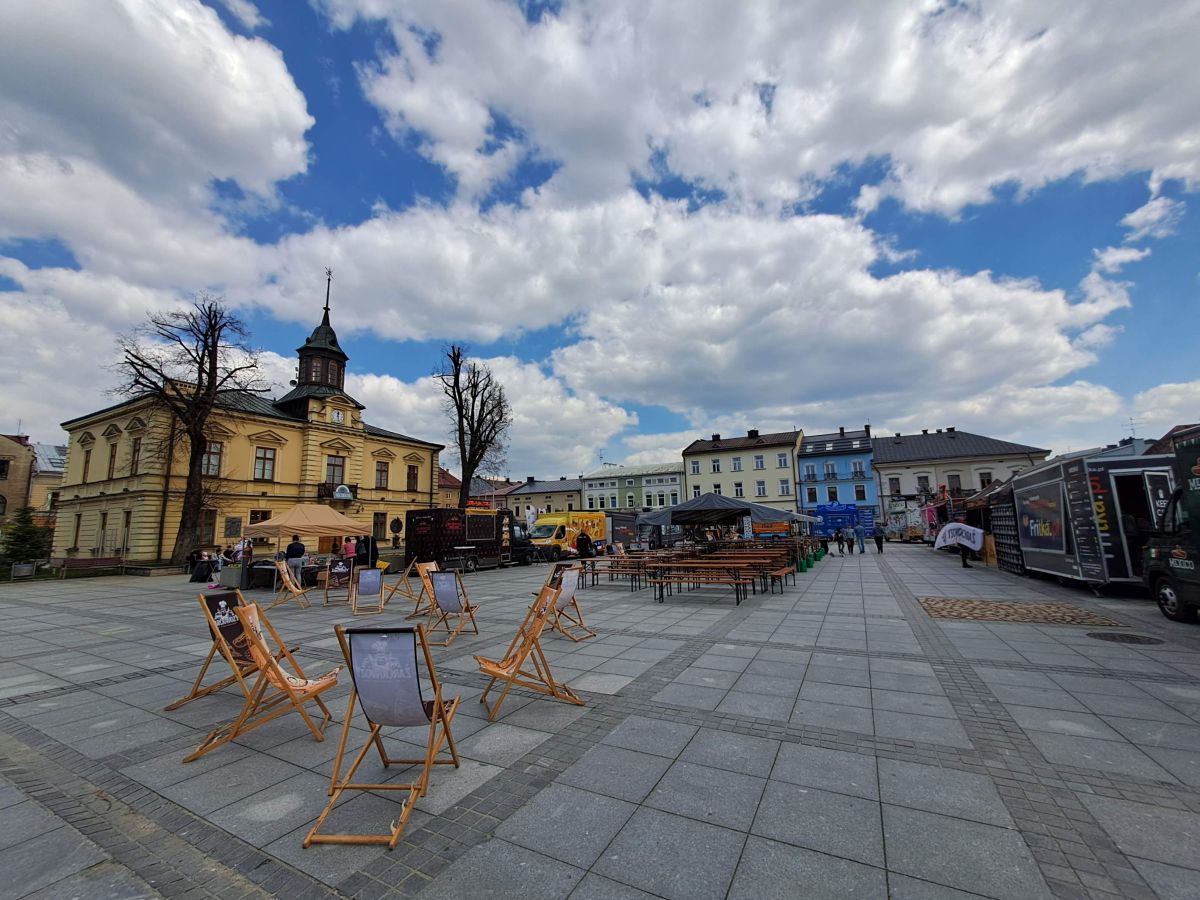 [24tp.pl] Żarciowozy czekają - nowotarski rynek znów jest areną dla ...