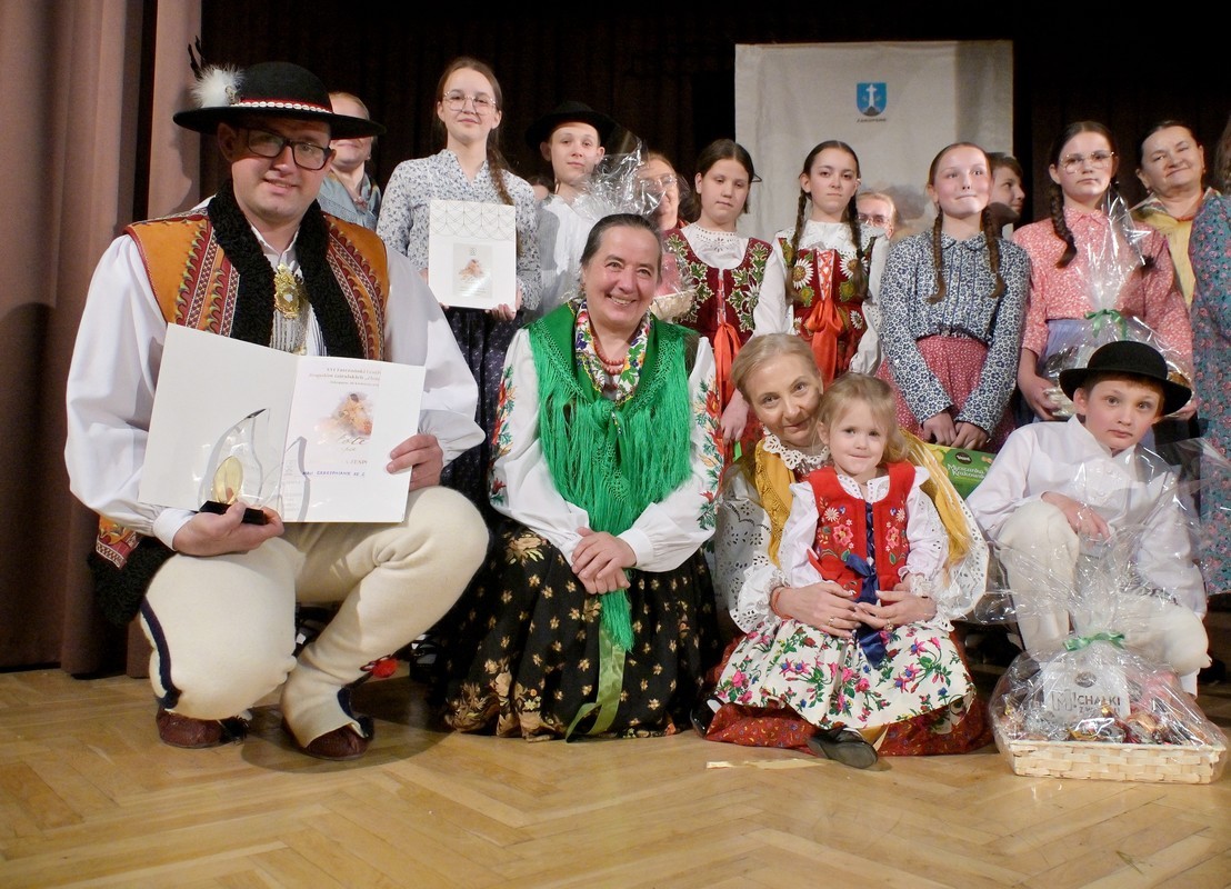 [24tp.pl] Mali Skrzypnianie triumfatorami Festiwalu Złote Kierpce 2025 ...